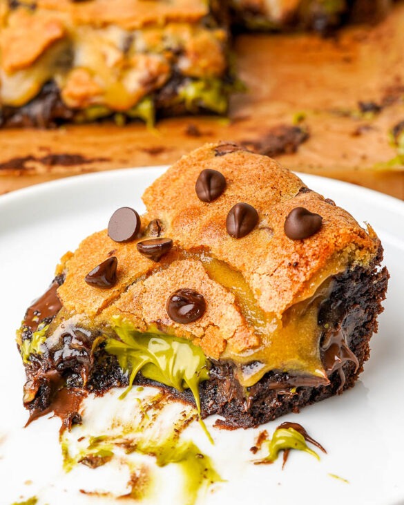 Pistachio Brookies – A Gooey Brownie & Cookie Mashup You’ll Love - Ems ...