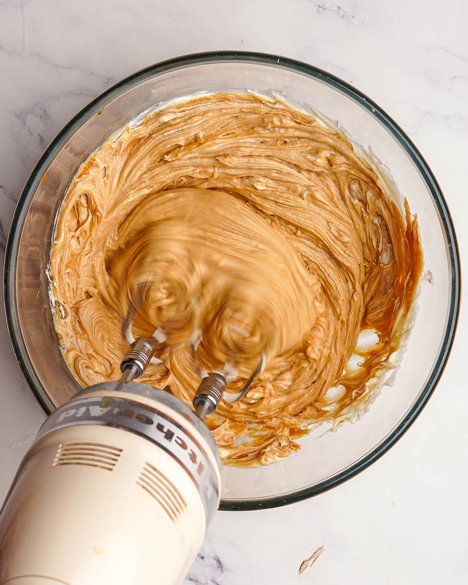 Easy 6-Ingredient Biscoff Basque Cheesecake - Ems Foodie Fix