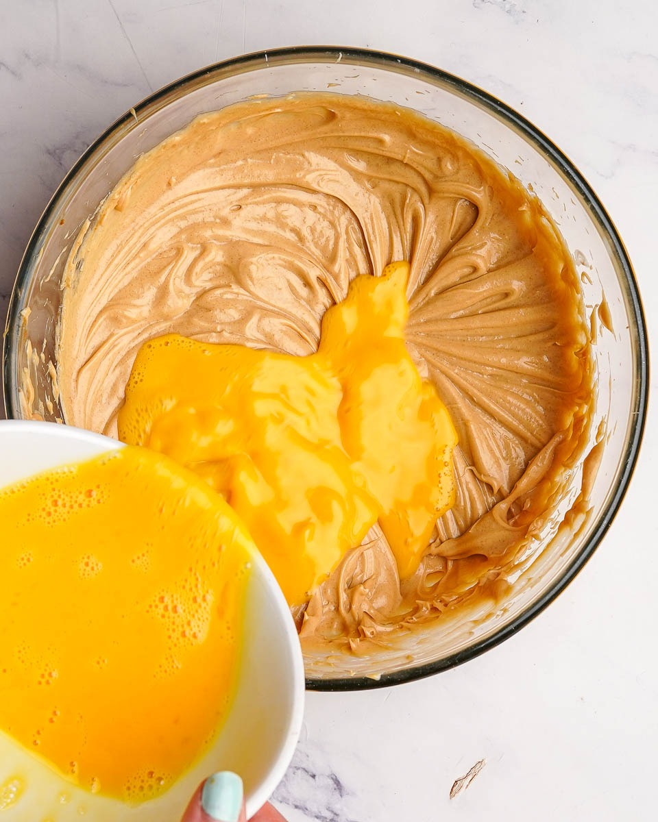 Easy 6-Ingredient Biscoff Basque Cheesecake - Ems Foodie Fix