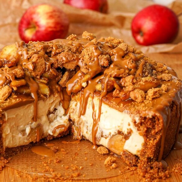 Apple Crumble Biscoff Cheesecake (no bake) – fall dessert - Ems Foodie Fix