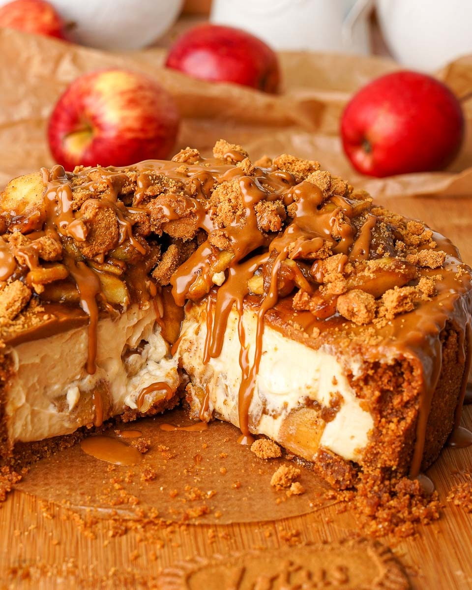 Apple Crumble Biscoff Cheesecake (no bake) – fall dessert - Ems Foodie Fix