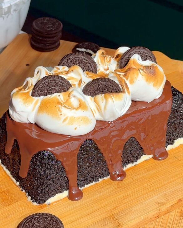 Oreo Meringue Cheesecake (No-Bake & Served Upside Down) - Ems Foodie Fix